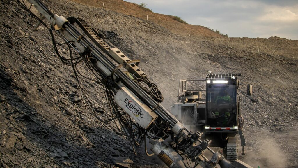 Mako Mining reports sub-optimal results in Q3 due to contract delay ...