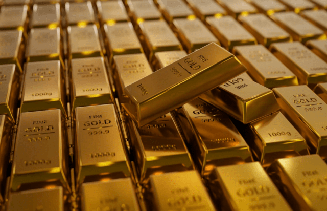 Gold tests all-time high on low consumer confidence and weak economy ...